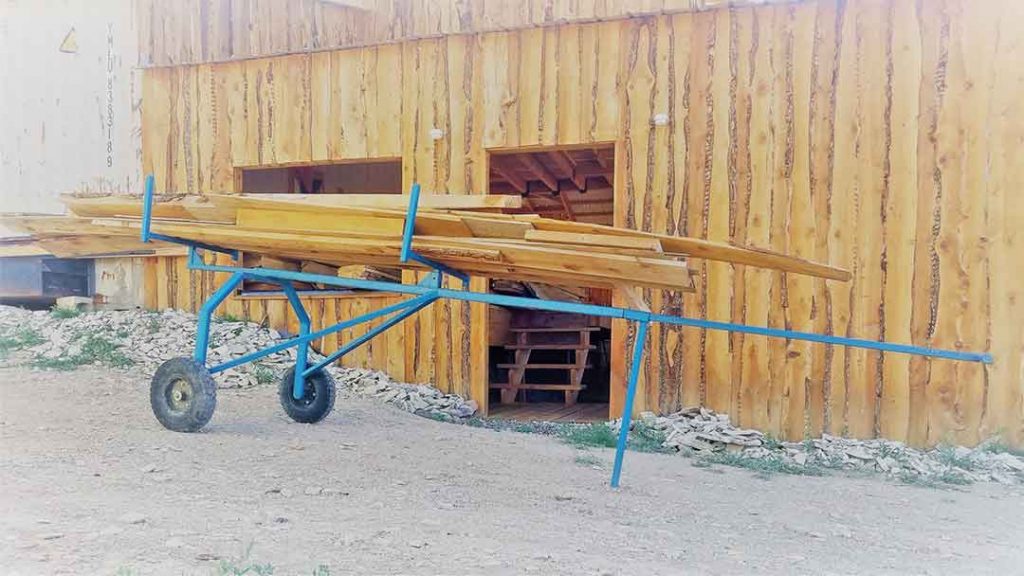 How-To Make a Log Lever Complete with Lumber Rack - Log Furniture How To